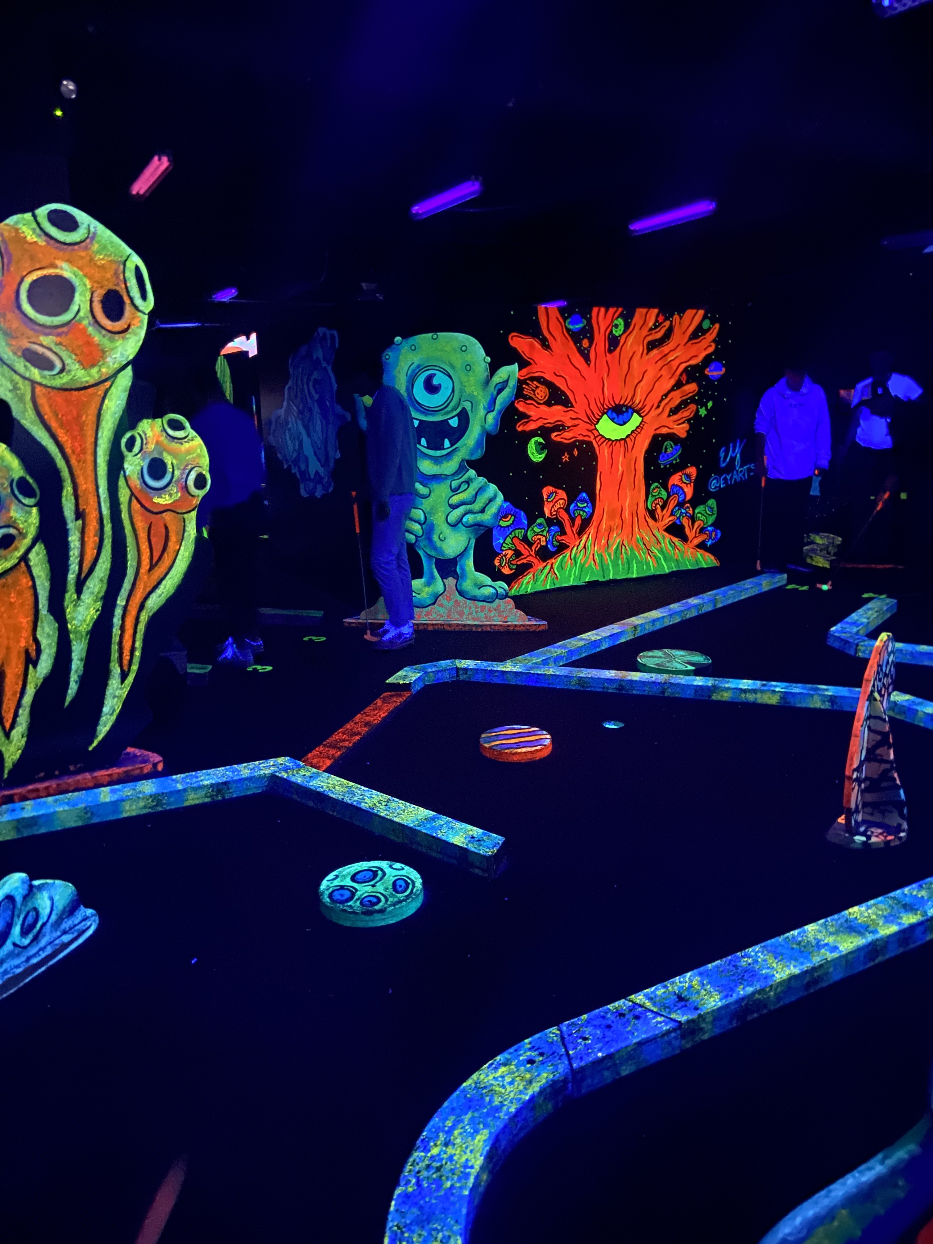 Putting Edge Montreal: The best Glow-in-the-Dark Mini Golf Course In ...